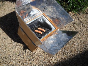 Make a Solar Oven From Cardboard Box in 5 Steps - The Green Optimistic